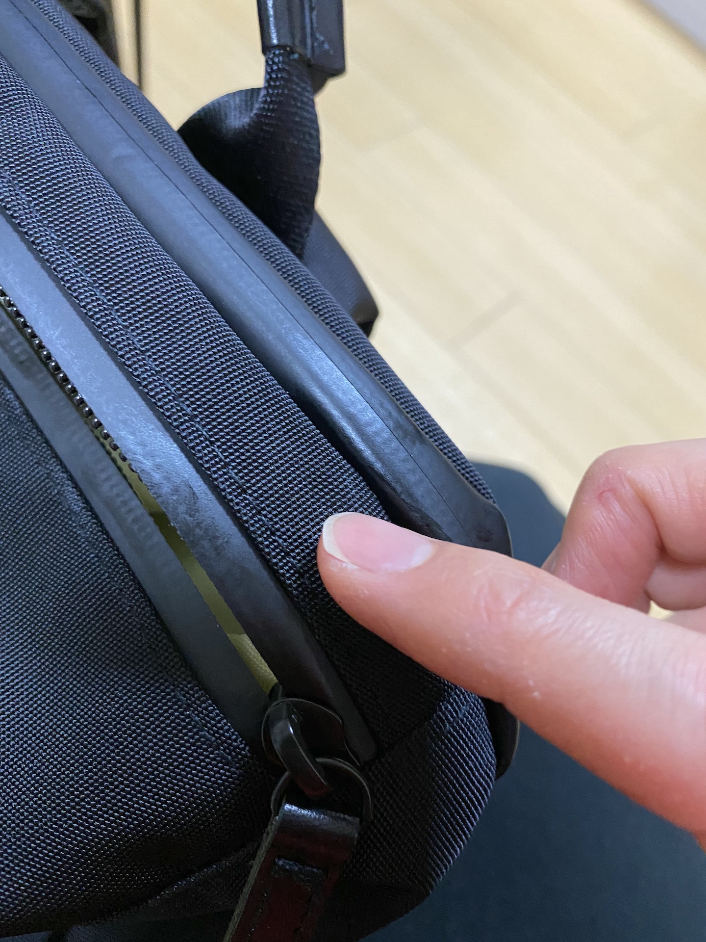 【FLOOR PACKお手入れ】ハンドクリームでできたシミ汚れを落としてみた - room78